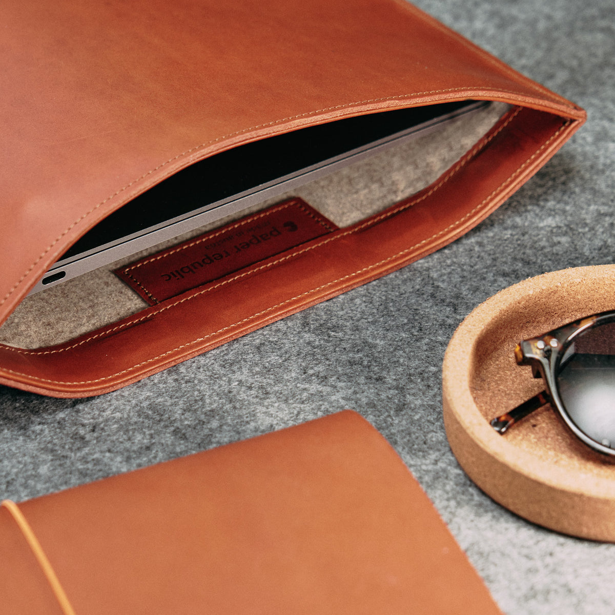 le sleeve – paper republic